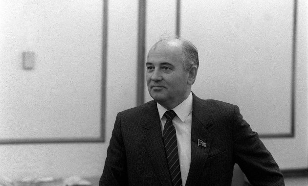 Mindenki által örömmel üdvözölt reformjai buktatták meg Gorbacsovot ...