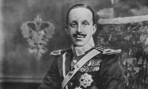 Száműzetés és szenvedély: XIII. Alfonz és Carmen Ruiz Moragas ...